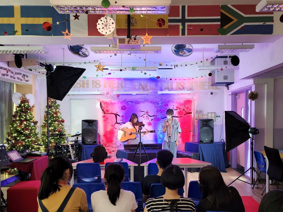 English Karaoke Challenge